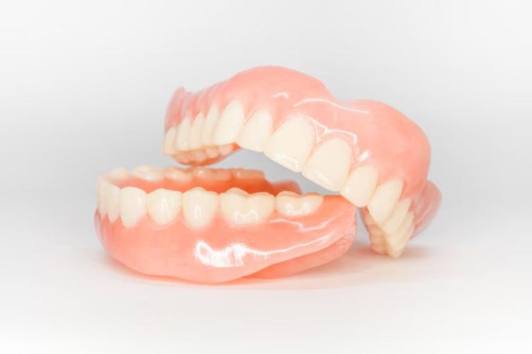How to Adjust to Wearing Dentures